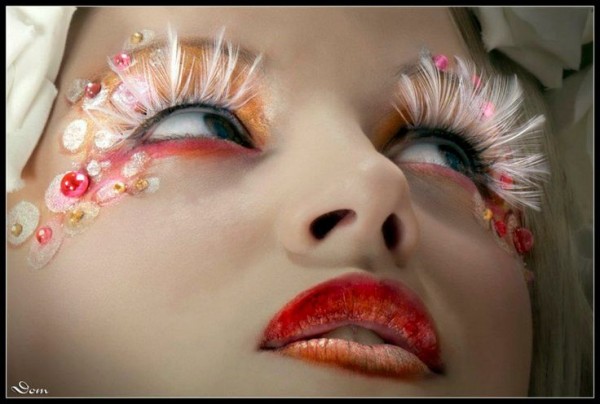 21 Ways to Wear Feathers - Styles Weekly