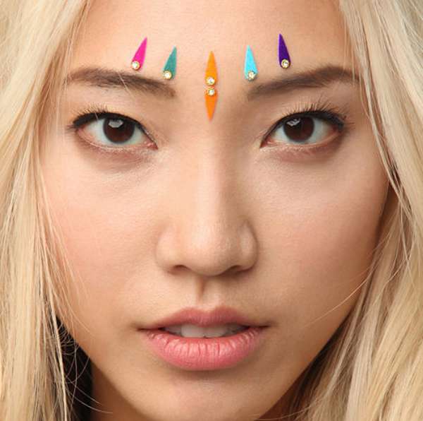 21 Eye-Catching Face Embellishments - Styles Weekly
