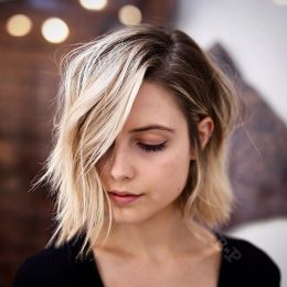 20 Feminine Short Haircuts for Wavy Hair - Styles Weekly